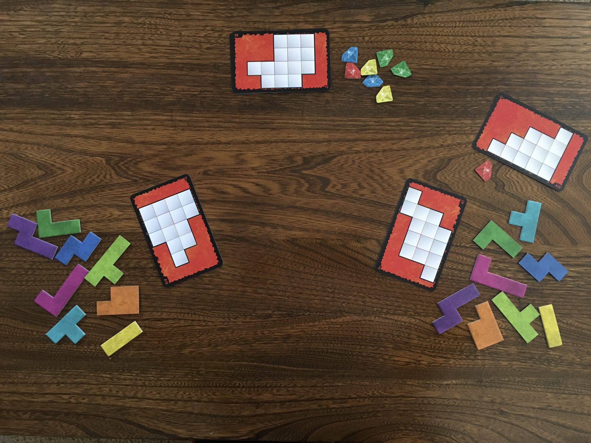 Ubongo! Fun-Size Edition Game Review – Meeple Mountain