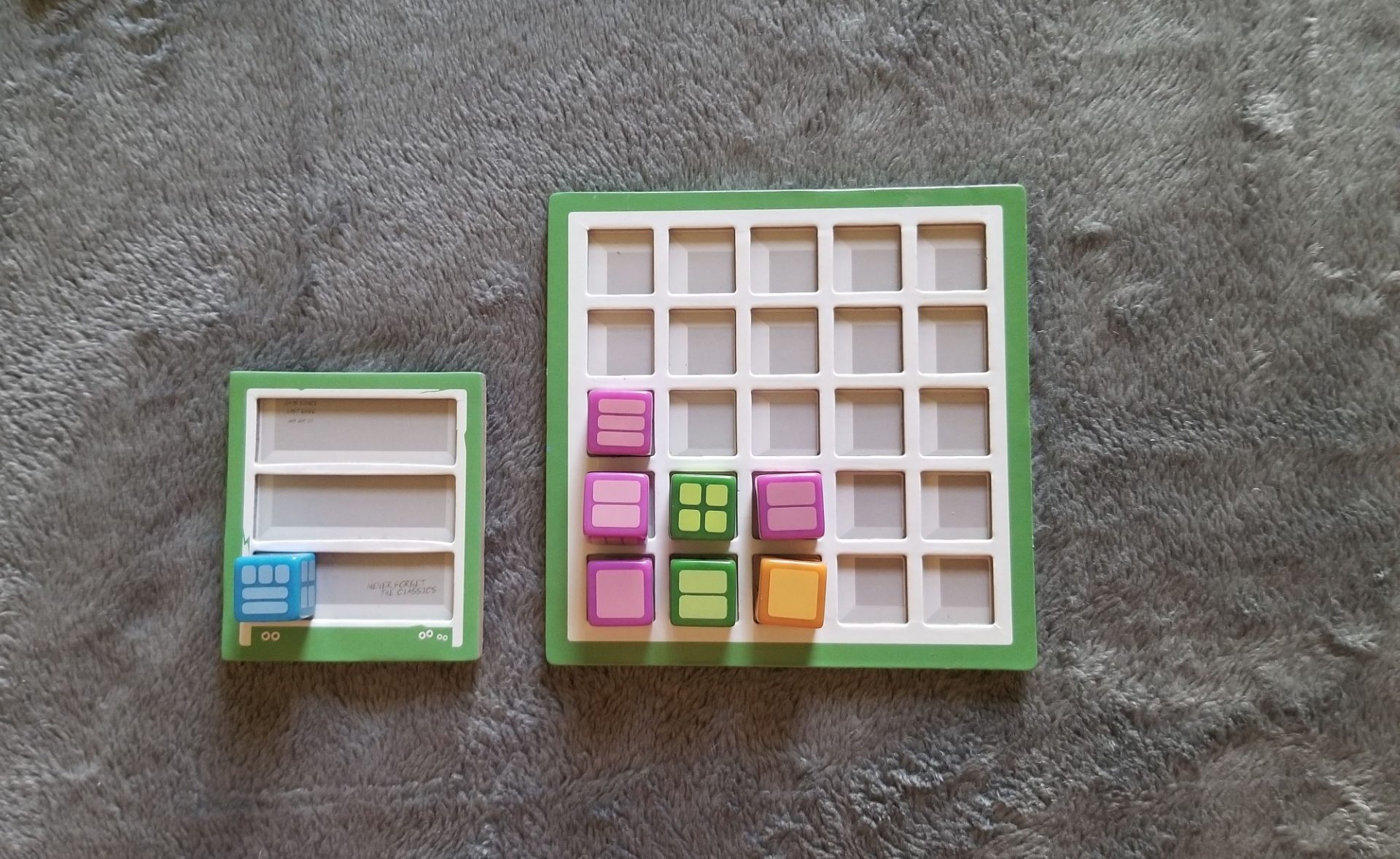 Shelfie Stacker Game Review – Meeple Mountain