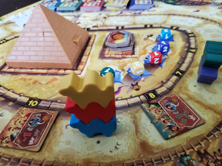 Games We Love: Camel Up (Second Edition) – Meeple Mountain