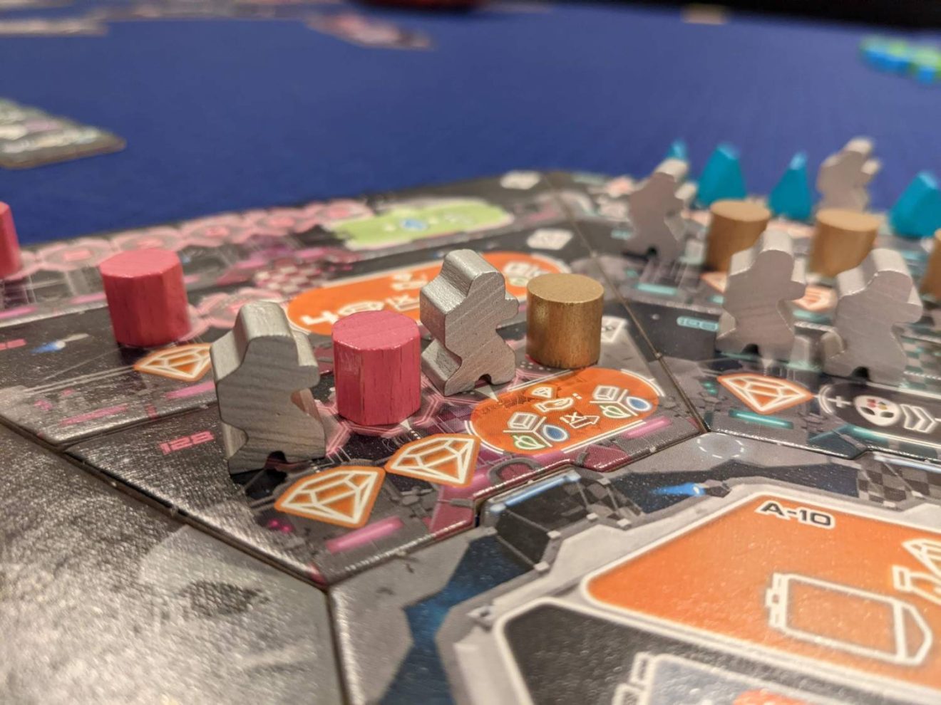 Space Station Phoenix Game Review – Meeple Mountain