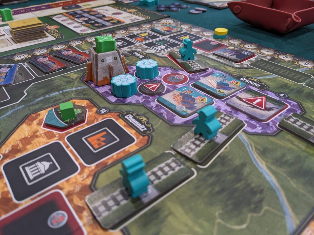 Nucleum Game Review – Meeple Mountain