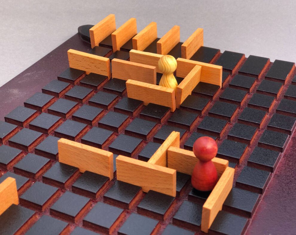 Quoridor Board Game Review – Meeple Mountain