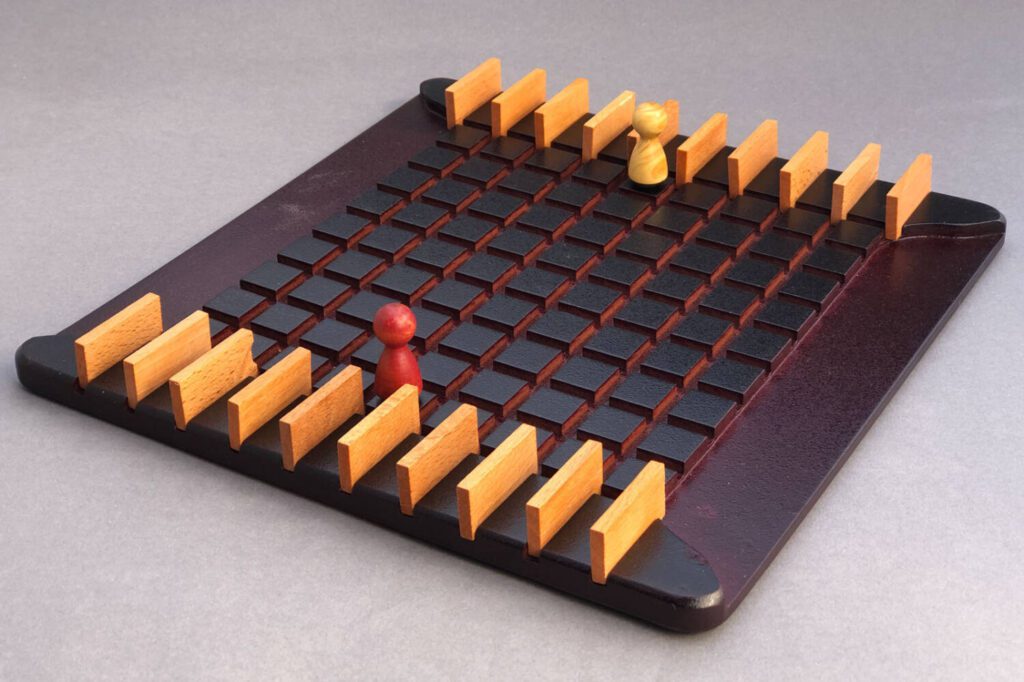 Quoridor Board Game Review – Meeple Mountain