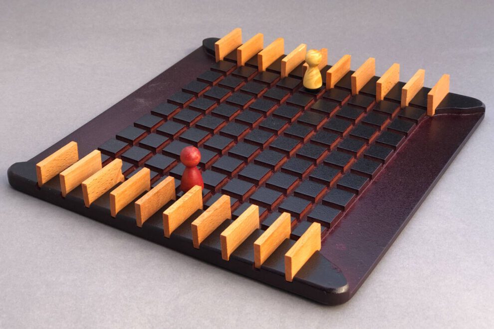 Quoridor Board Game Review – Meeple Mountain