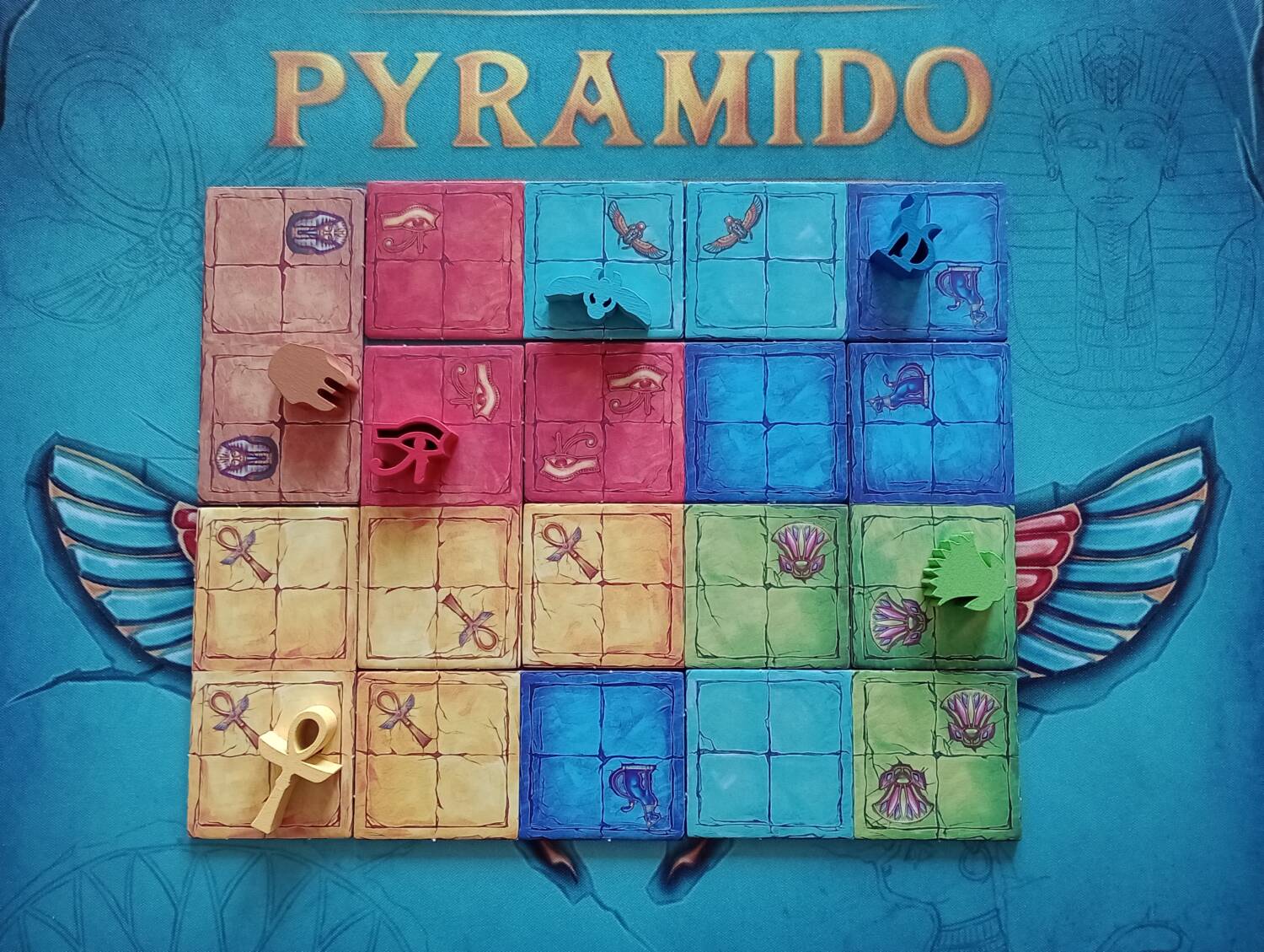 Pyramido Game Review – Meeple Mountain