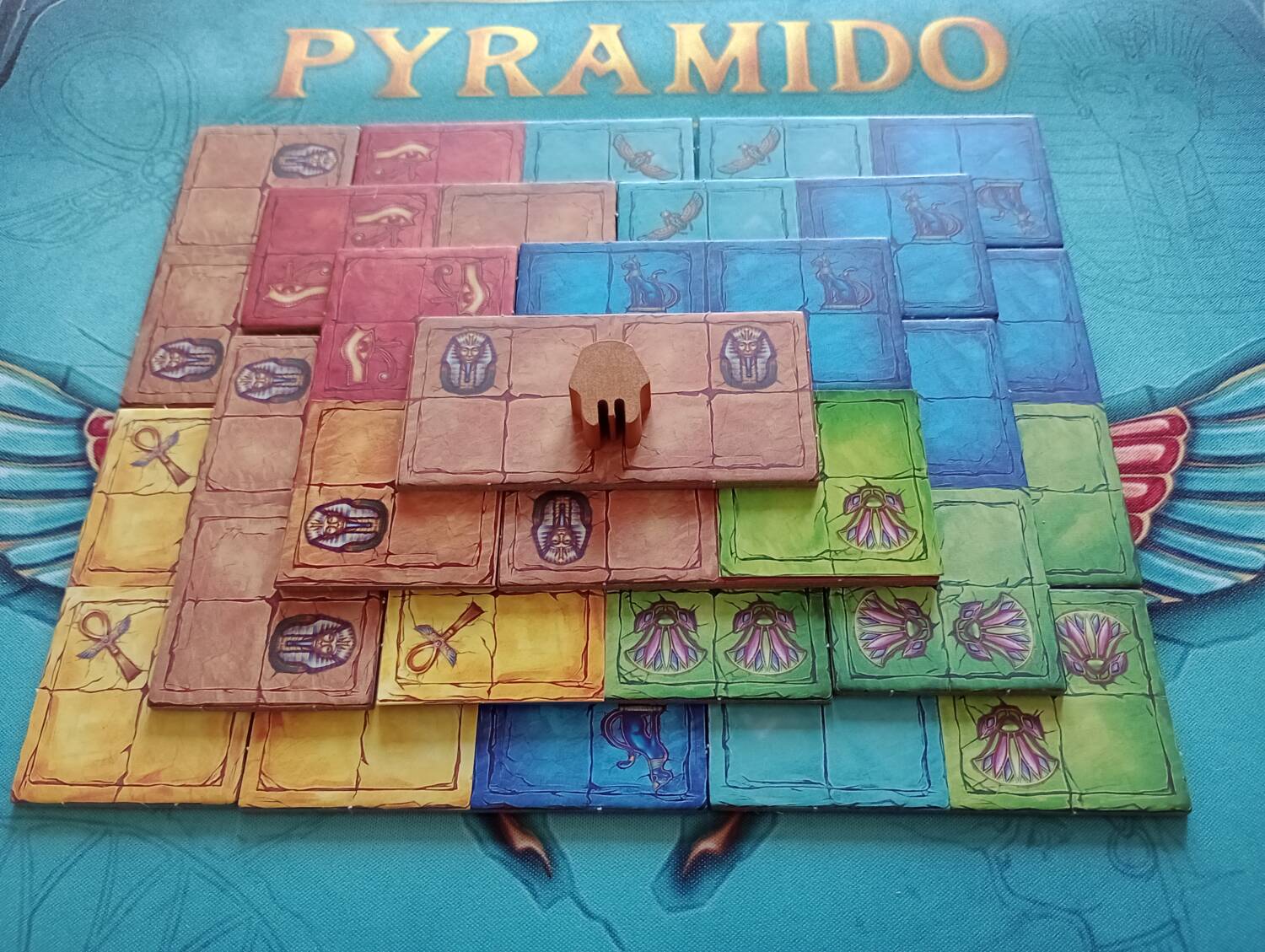 Pyramido Game Review – Meeple Mountain