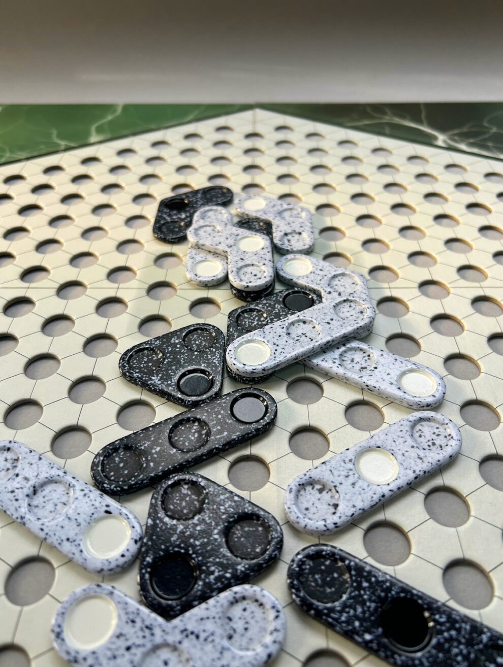 PÜNCT Game Review – Meeple Mountain