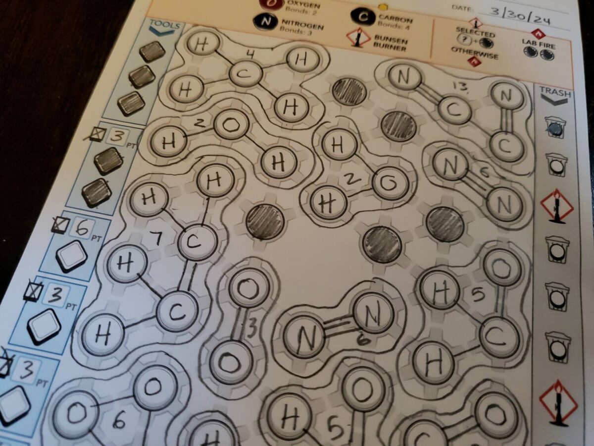 Lab Notes Game Review — Meeple Mountain