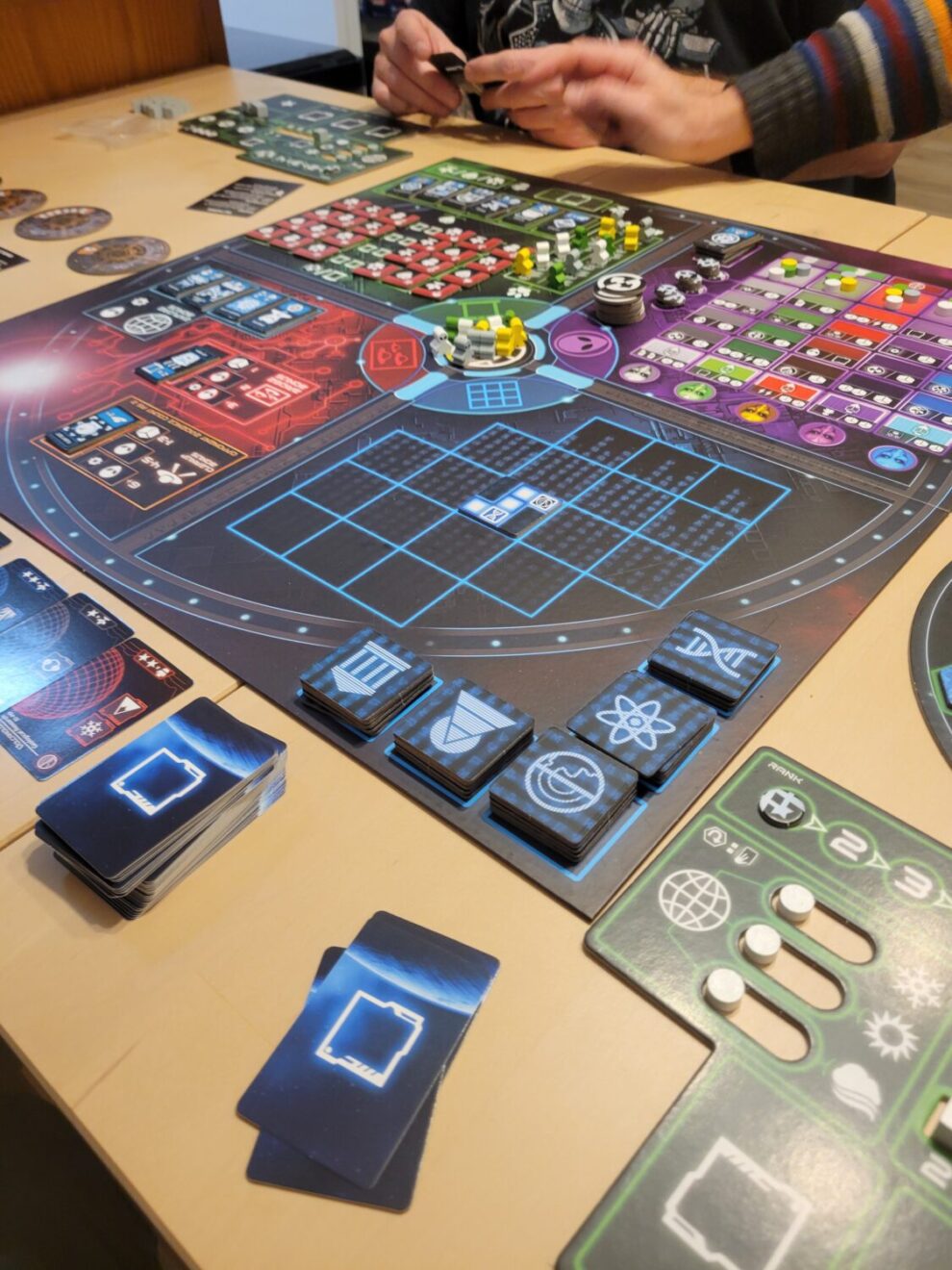 Xenology Game Review – Meeple Mountain